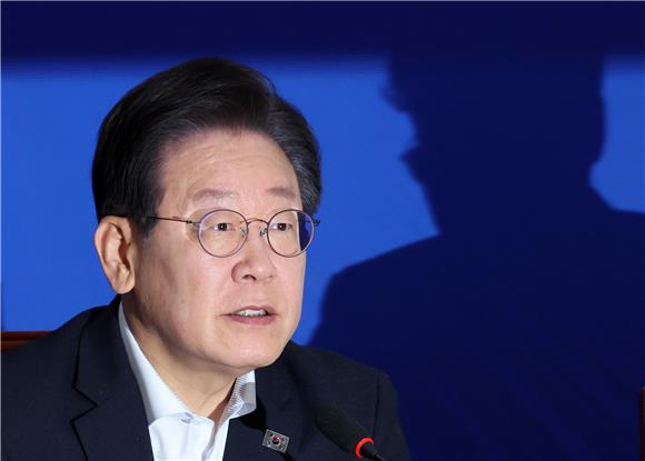 검찰 대북송금 의혹 이재명 불구속기소…제3자 뇌물 혐의 등 상보